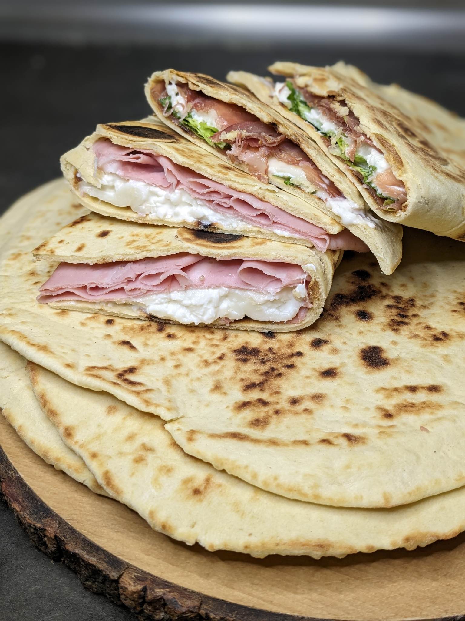 Piadina Sfogliata Fatta In Casa Senza Strutto - lapassionefalochef.it
